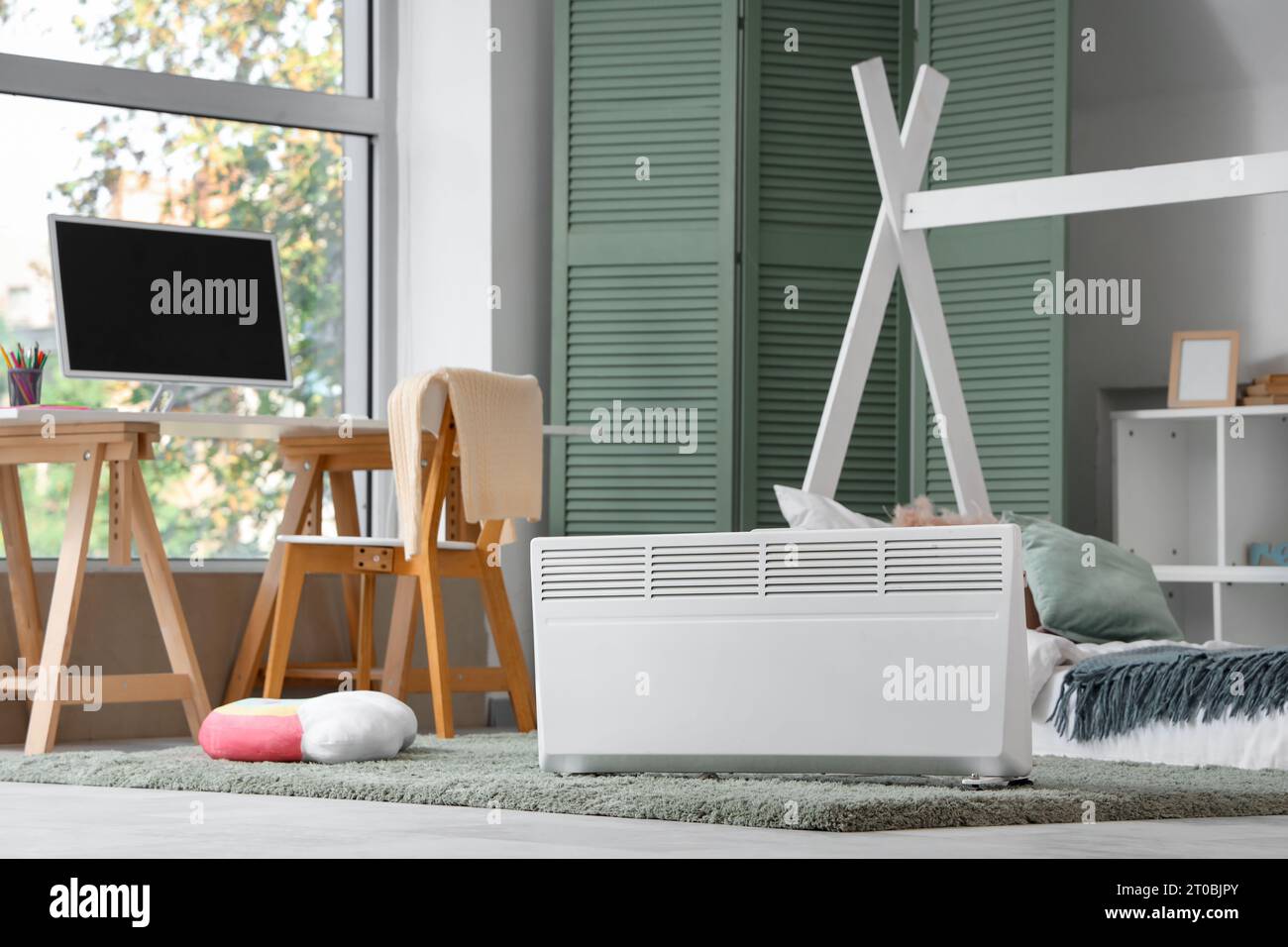 Child computer window winter hi-res stock photography and images - Alamy