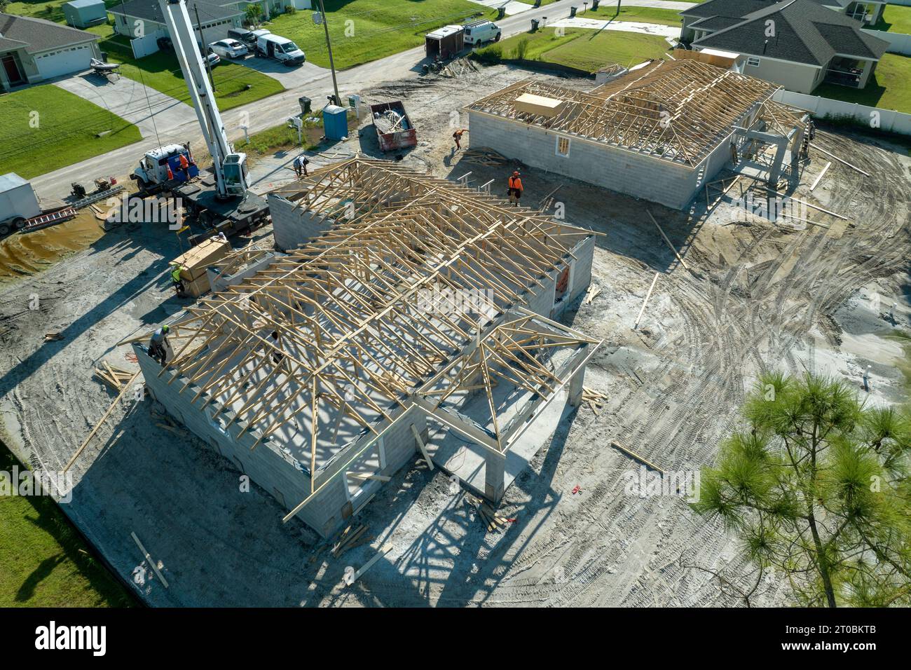 Crane lifting wooden frame hi-res stock photography and images - Alamy