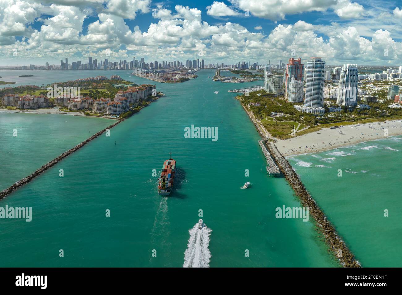 Large cargo ship tanker entering hi-res stock photography and images ...