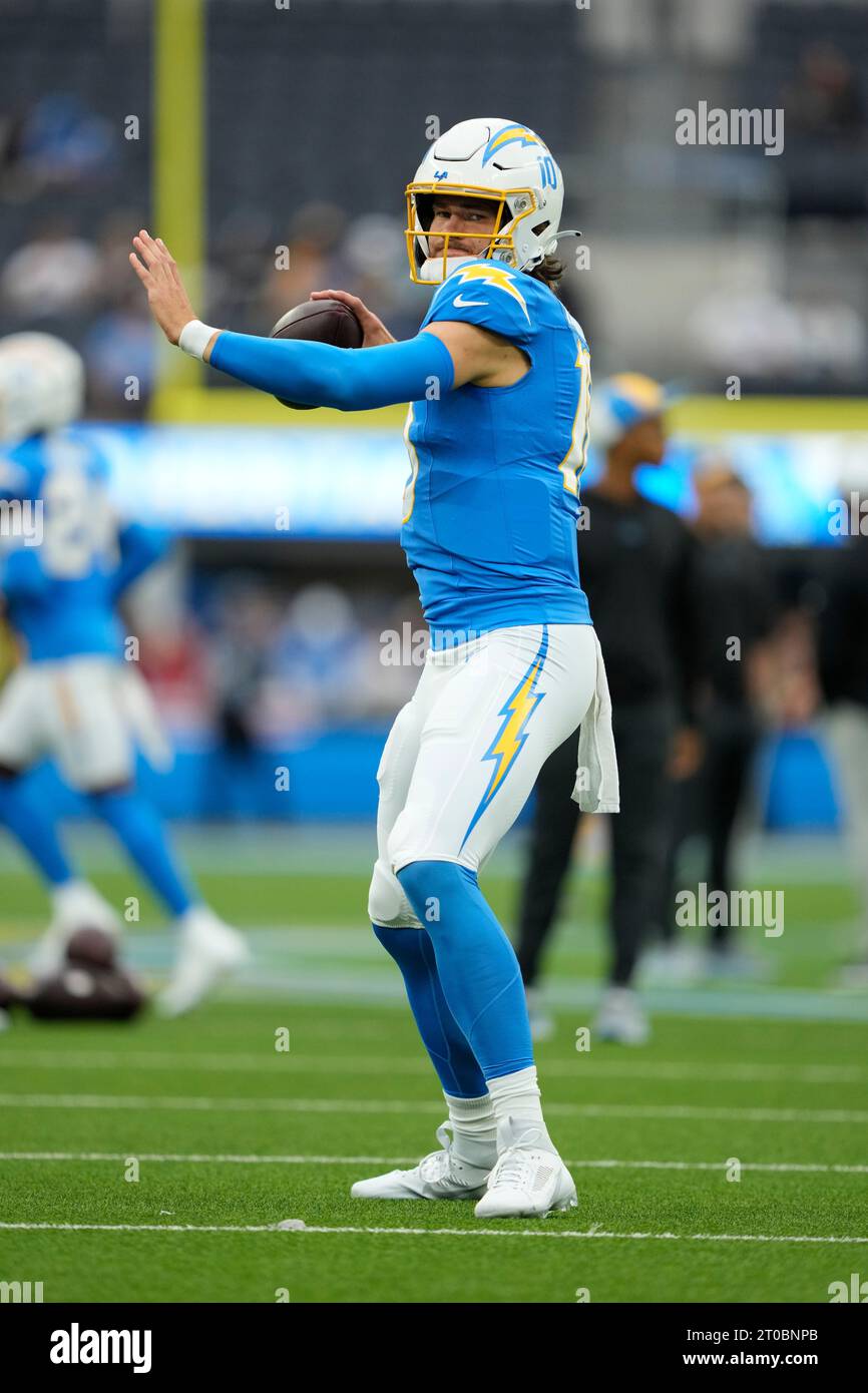 Los Angeles Chargers quarterback Justin Herbert (10) warms up before an ...