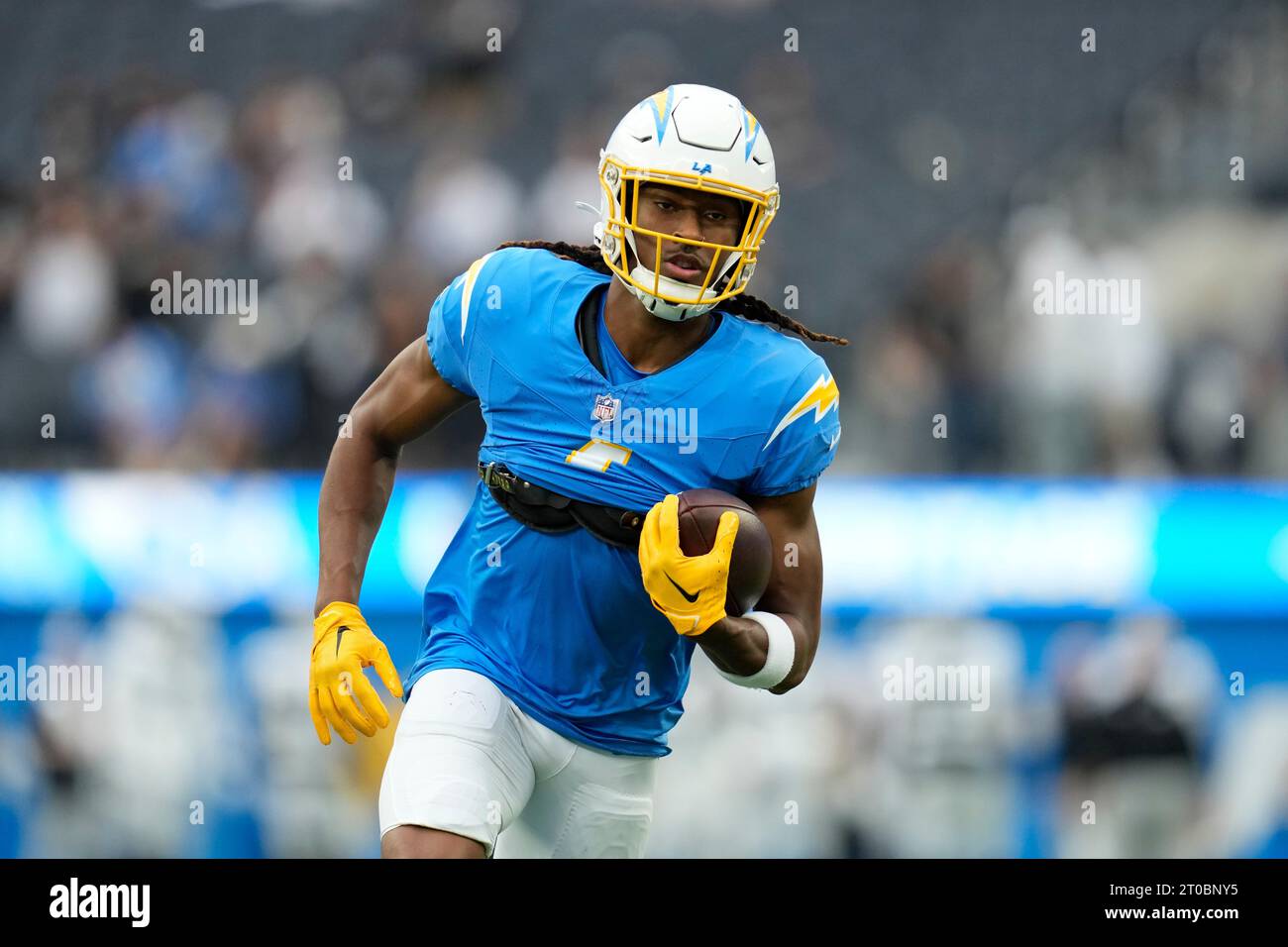 Los Angeles Chargers wide receiver Quentin Johnston (1) warms up before ...