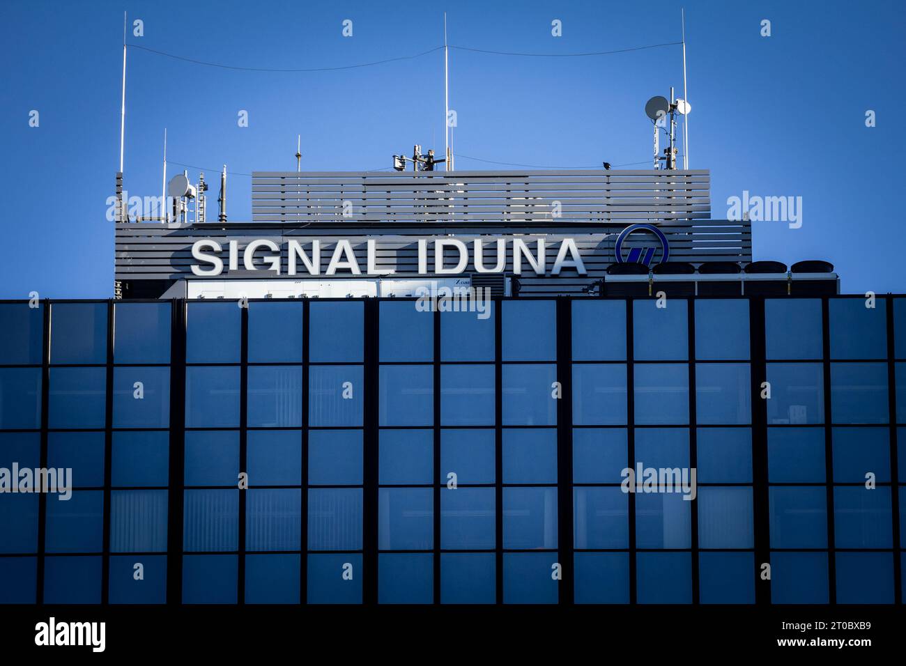 Signal iduna logo hi-res stock photography and images - Alamy
