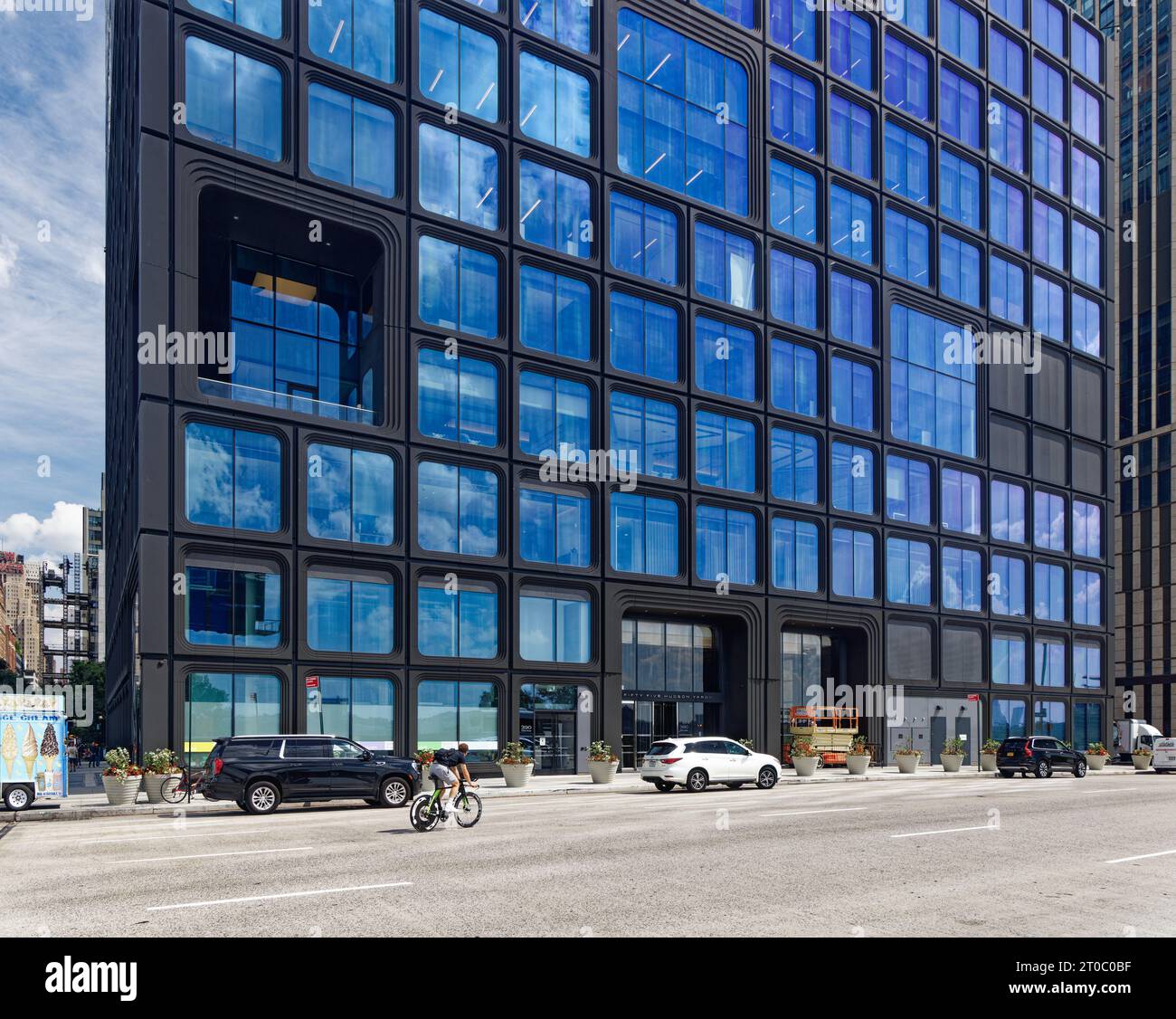 55 Hudson Yards uses a metal and glass grid façade to emulate cast iron ...
