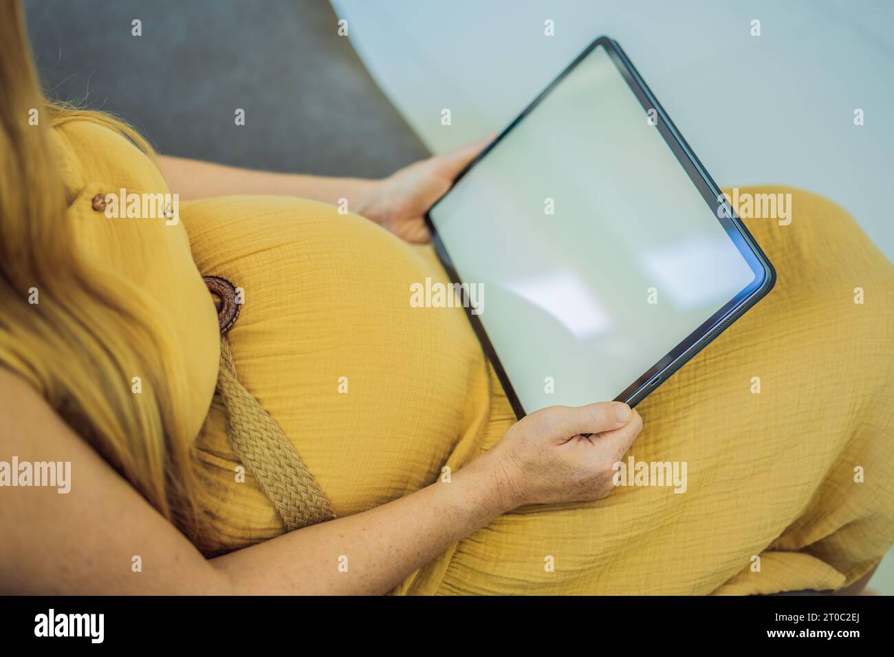 Mobile pregnancy online maternity application. Pregnant mother using ...