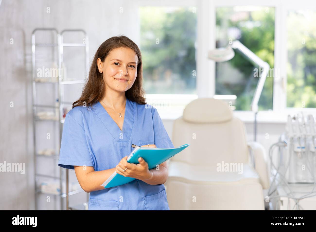 cosmetic specialist efficiently manages Stock Photo - Alamy cosmetic specialist efficiently manages Stock Photo - Alamy