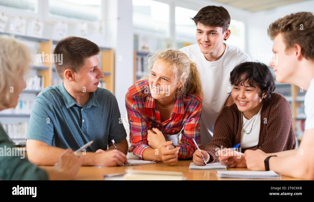 Brainstorming teen students in school library Stock Photo - Alamy