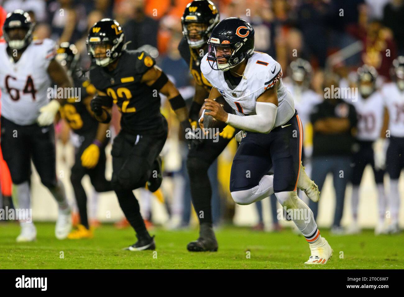 Justin fields 2023 commanders hi-res stock photography and images - Alamy