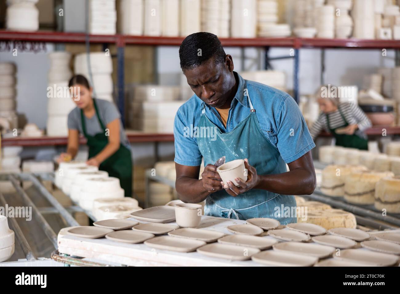 Nigerian potter hi-res stock photography and images - Alamy