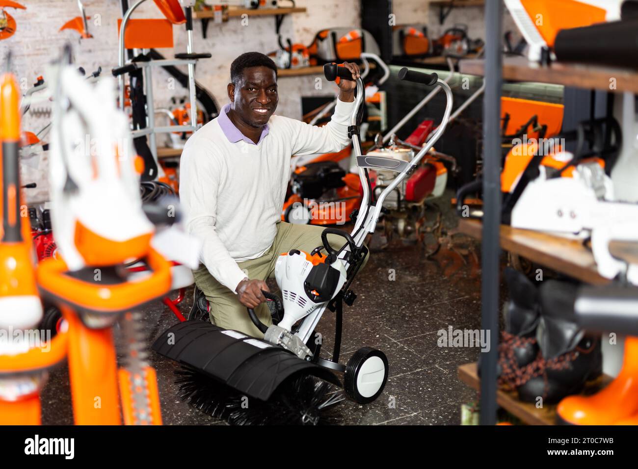 Choosing tools garden centre hi-res stock photography and images - Alamy