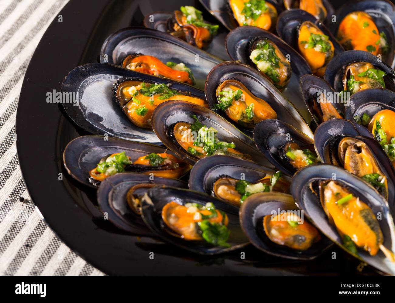 Black striped mussels hi-res stock photography and images - Alamy