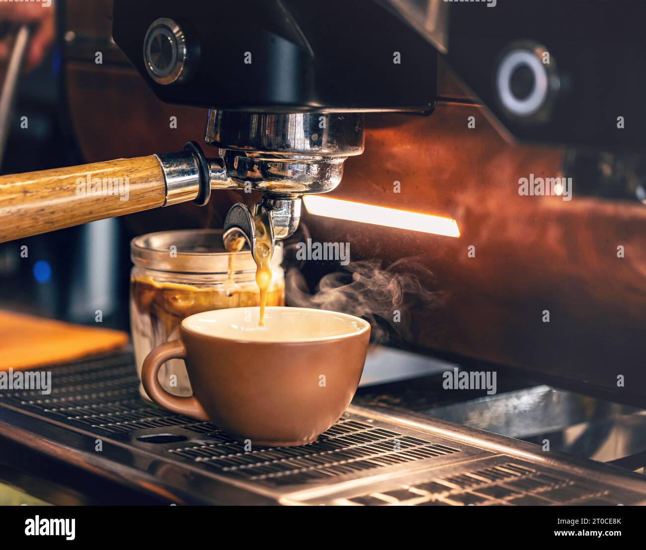 Coffee extraction from professional coffee machine with bottomless ...