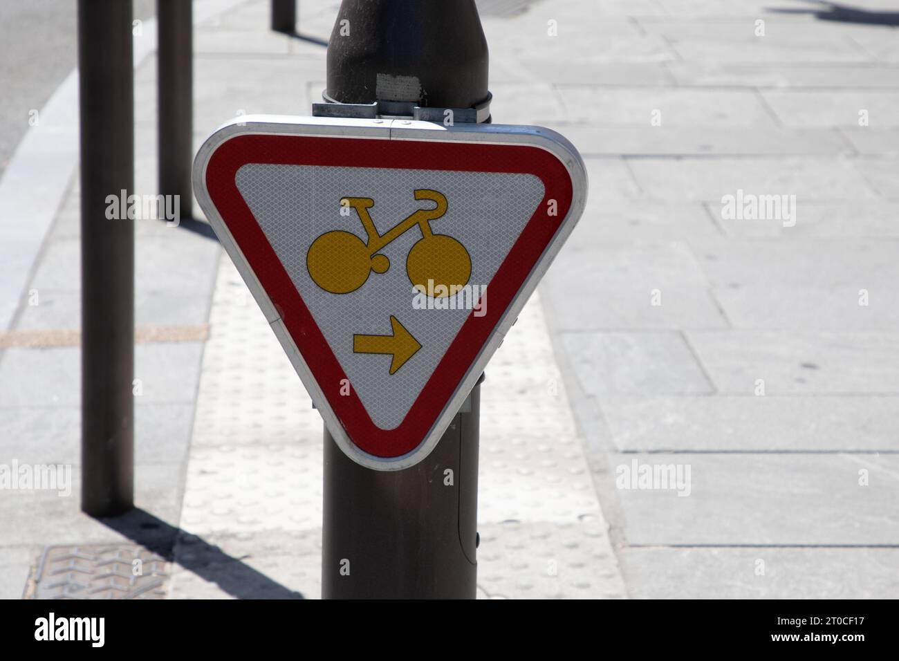 right turn sign road Panel for cyclist on bicycle Stock Photo - Alamy