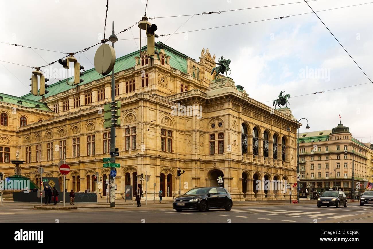 View of Vienna State Opera building from Opernring Stock Photo - Alamy