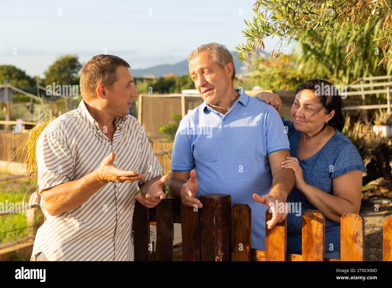 Neighbours chatting garden hi-res stock photography and images - Alamy