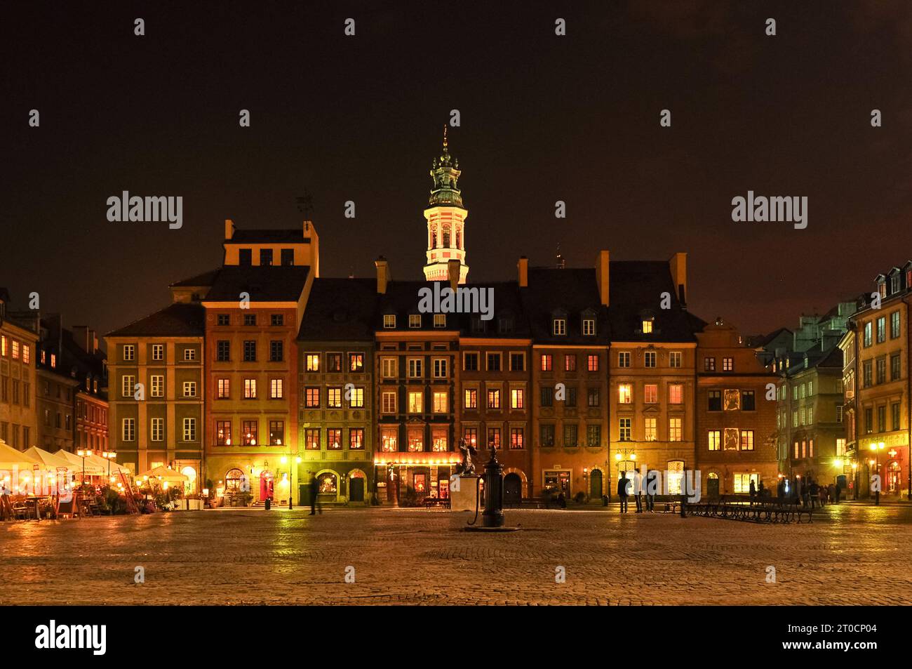 Old town warsaw historical buildings hi-res stock photography and ...