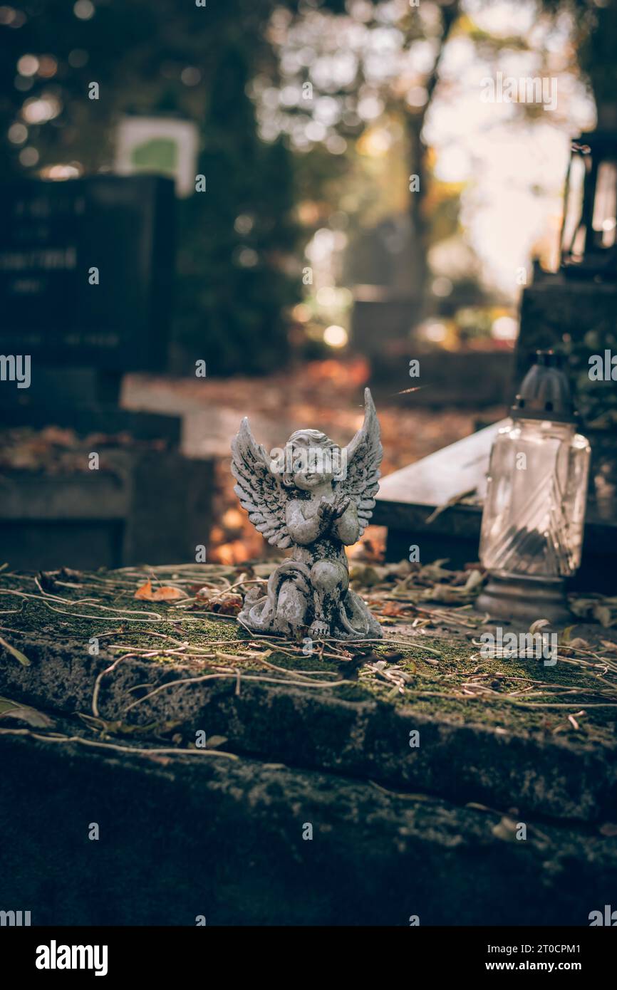 Grave guardian hi-res stock photography and images - Alamy