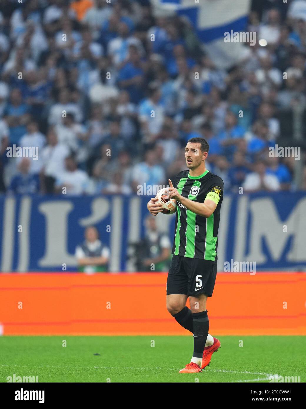 Brighton footballer lewis dunk hi-res stock photography and images - Alamy