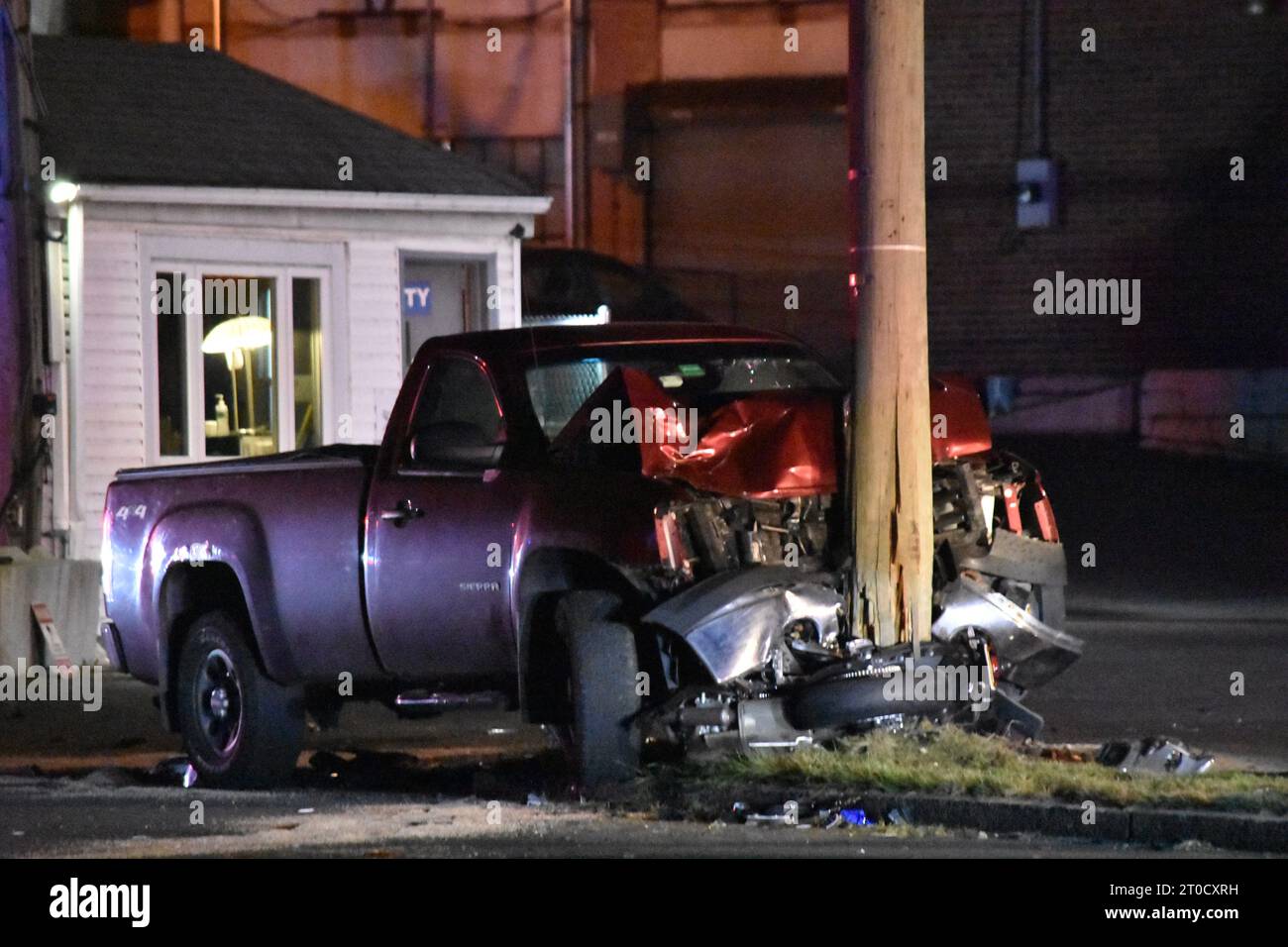 Front end damaged truck hi-res stock photography and images - Alamy