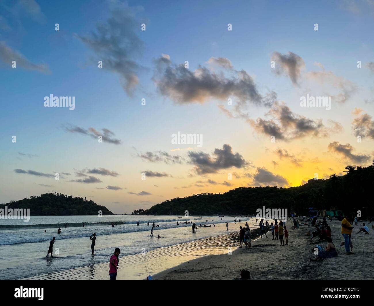 Crowd witnessing hi-res stock photography and images - Alamy