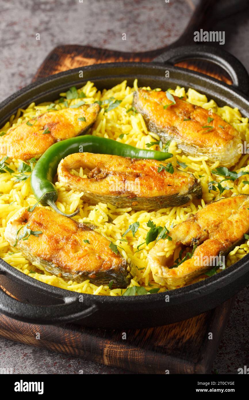 Hilsa fish recipe bengali style hi-res stock photography and images - Alamy