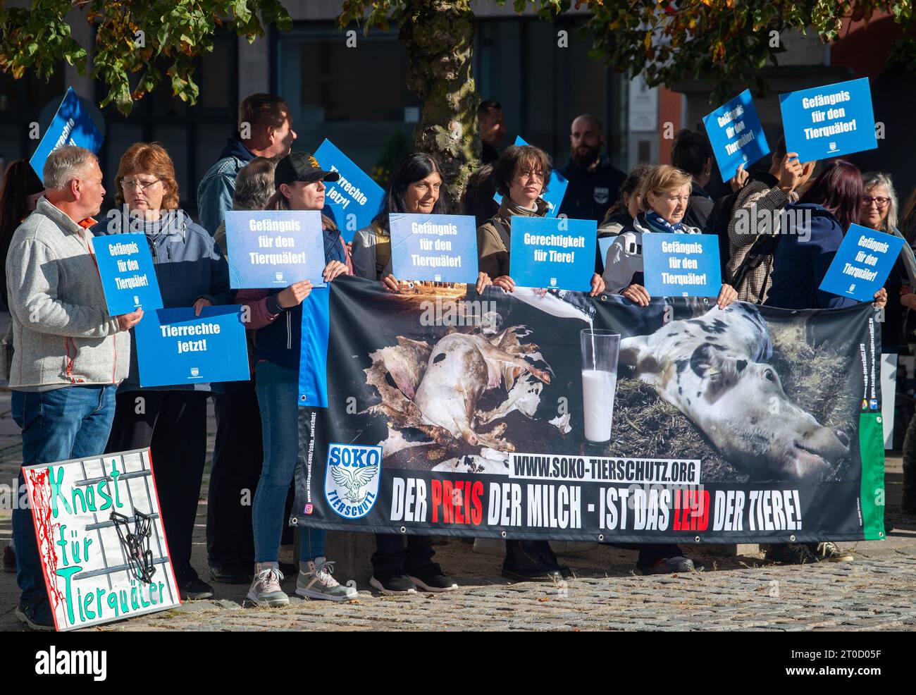Memmingen, Germany. 06th Oct, 2023. Animal rights activists demonstrate ...