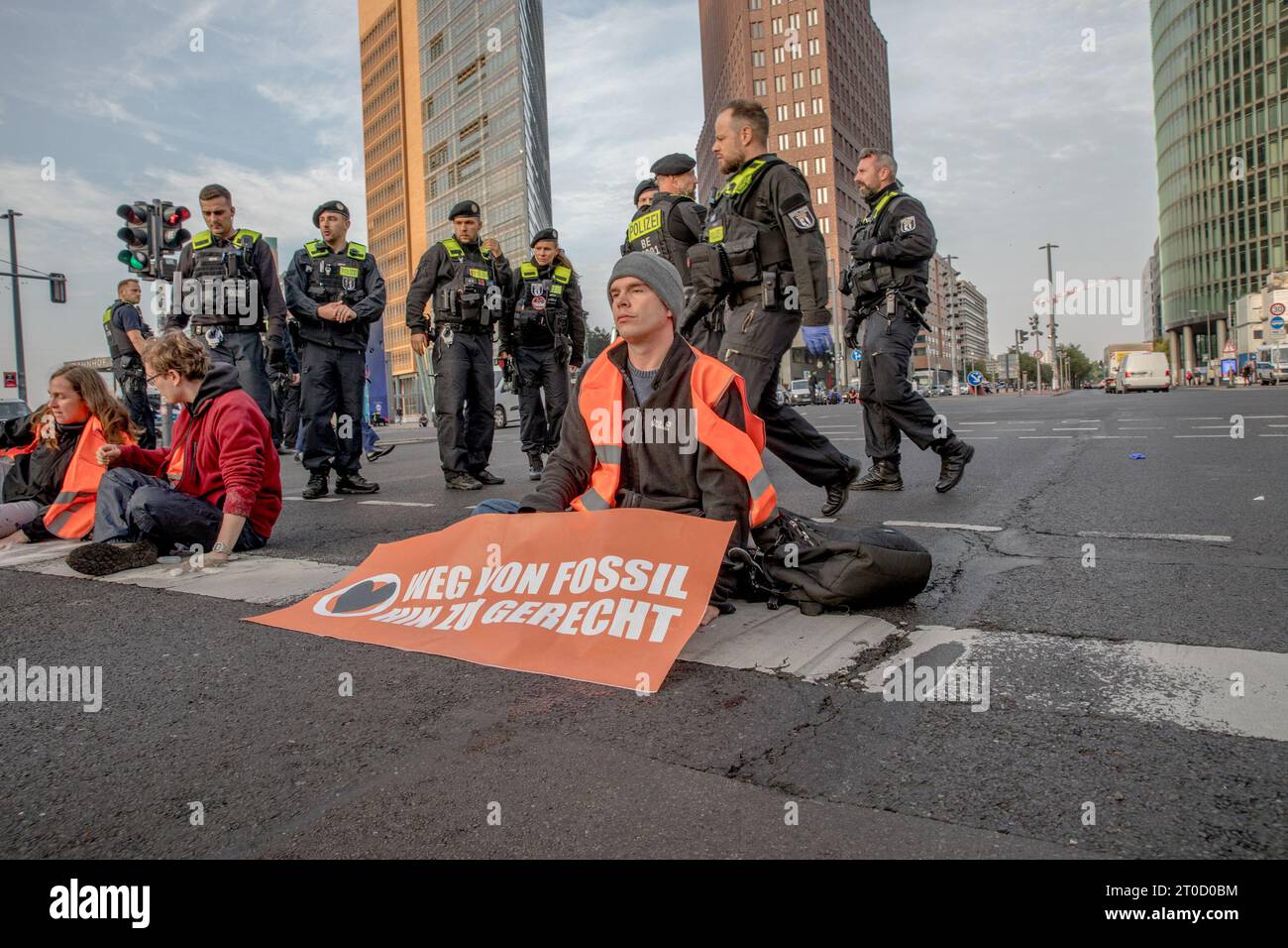 Berlin, Germany. 6th Oct, 2023. Climate activists from the group ...