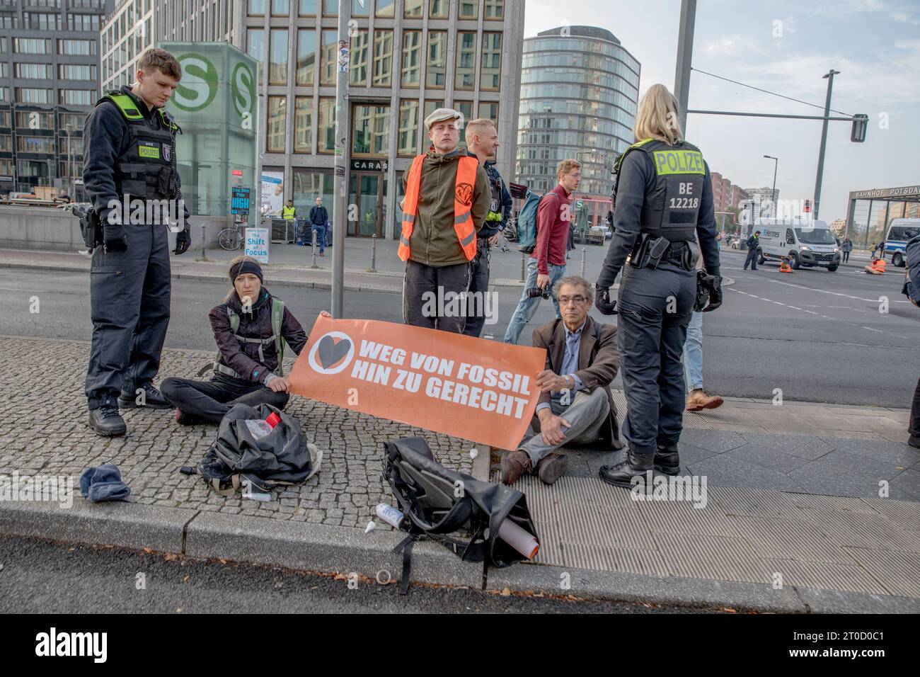 Berlin, Germany. 6th Oct, 2023. Climate activists from the group ...