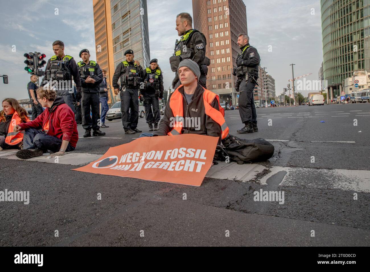 Berlin, Germany. 6th Oct, 2023. Climate activists from the group ...