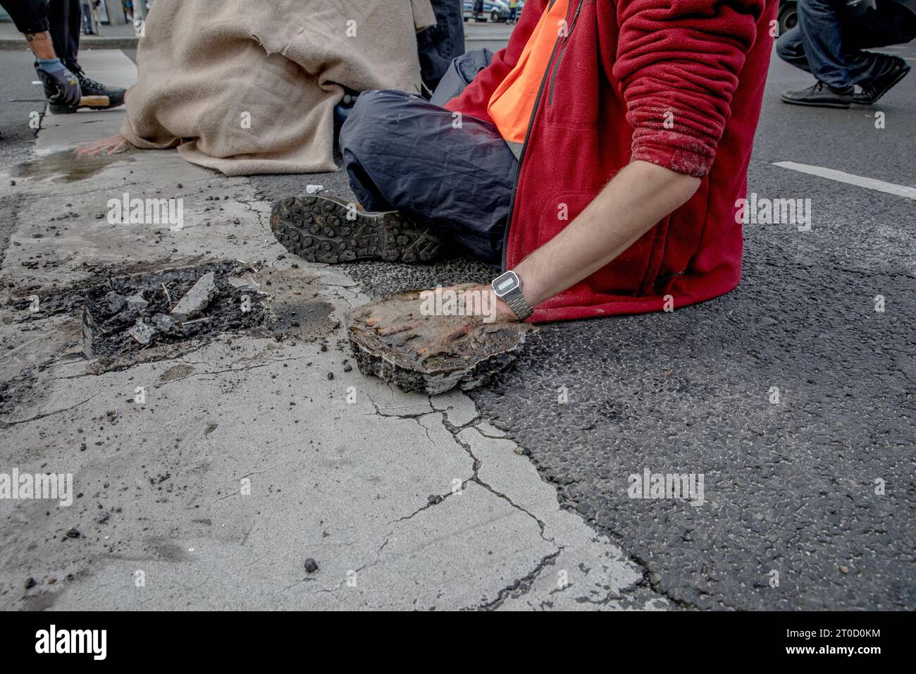 Berlin, Germany. 6th Oct, 2023. Climate activists from the group ...