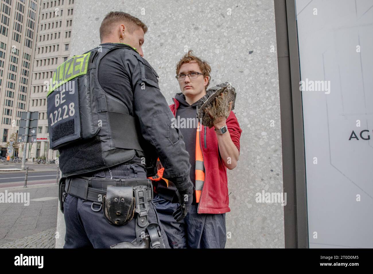 Climate activists from the group "Letzte Generation" (Last Generation ...