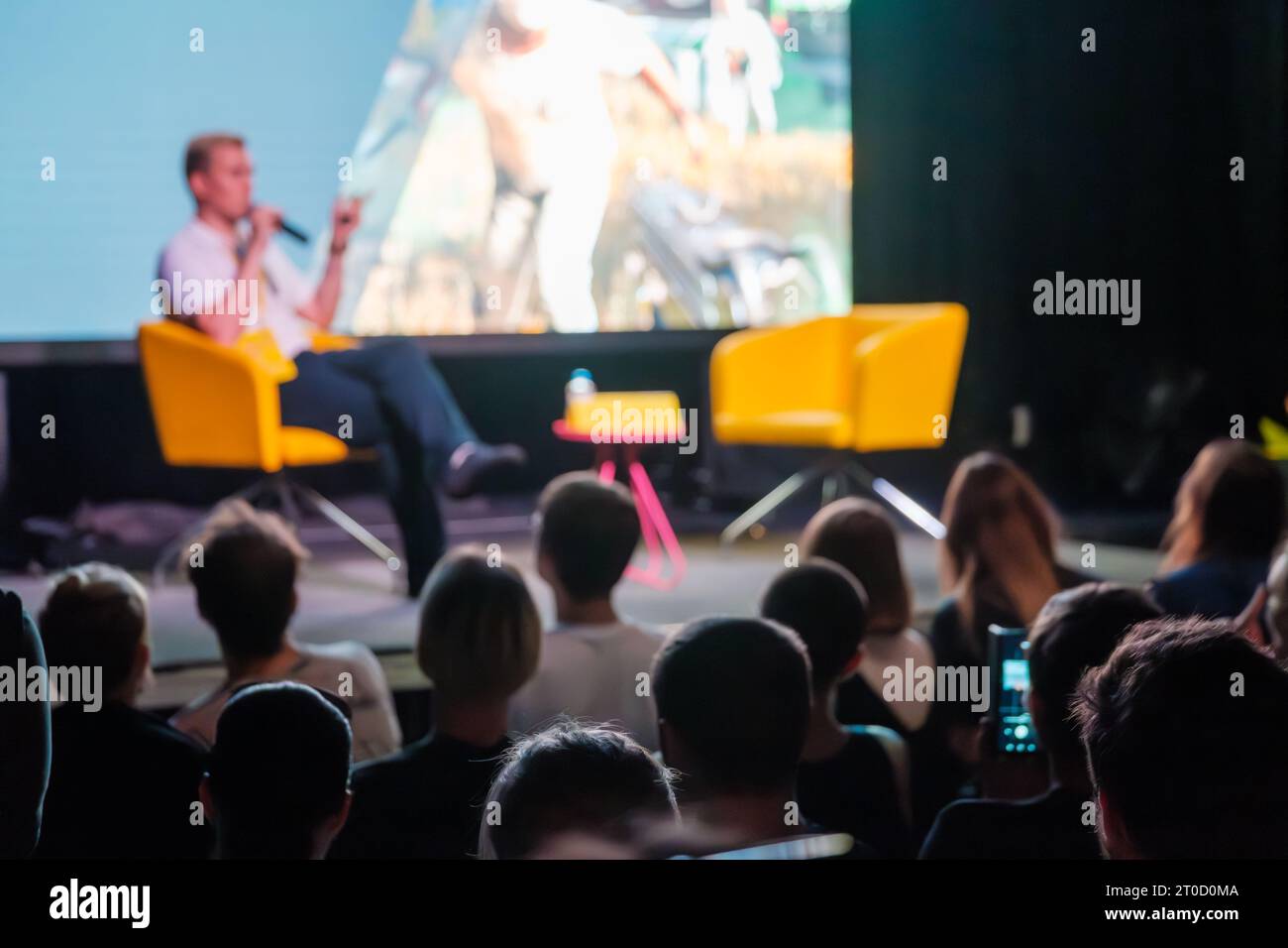 Conference speaker big screen hi-res stock photography and images - Alamy