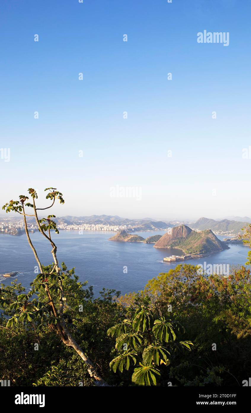 View of the Fortaleza de Santa Cruz da Barra and the island landscape ...