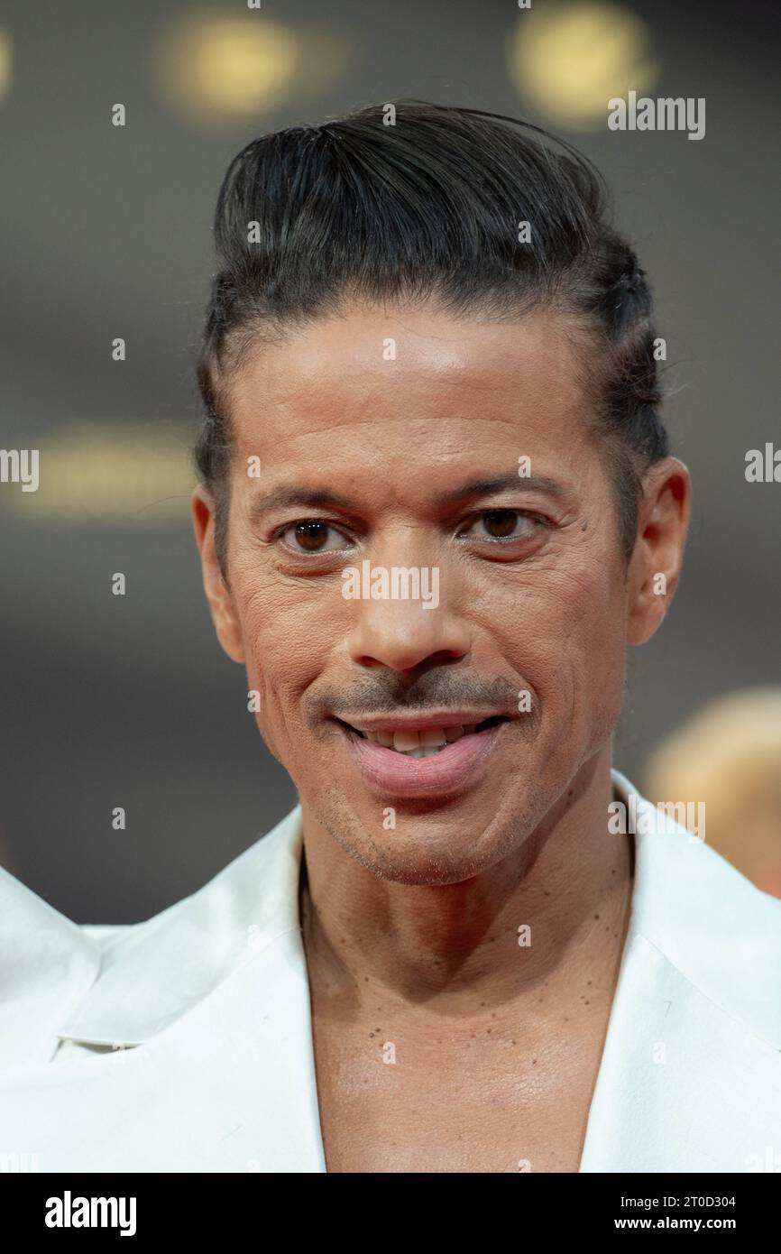 Jorge GONZALEZ, Modelcoach Roter Teppich, Red Carpet Show, Ankunft ...