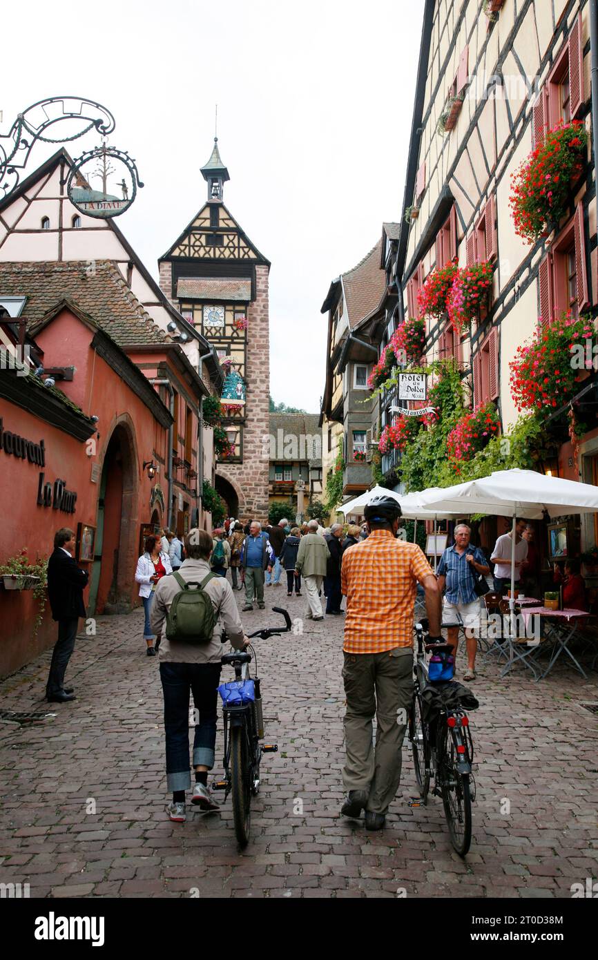 Street scene in France Stock Photo - Alamy