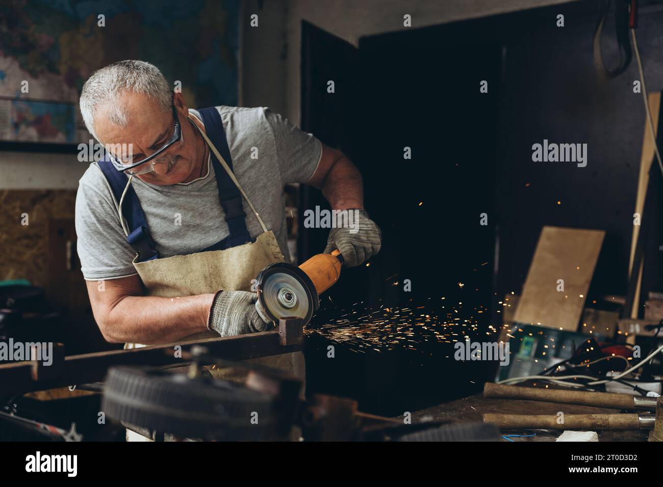 Worker using grinder cuts metal hi-res stock photography and images - Alamy
