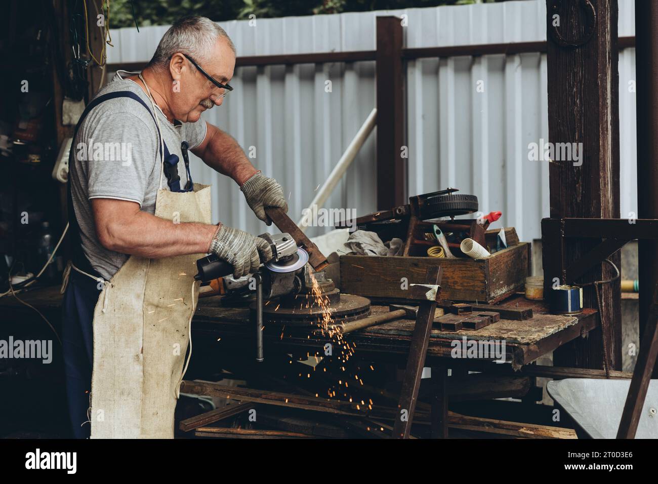 Fixing something hi-res stock photography and images - Alamy