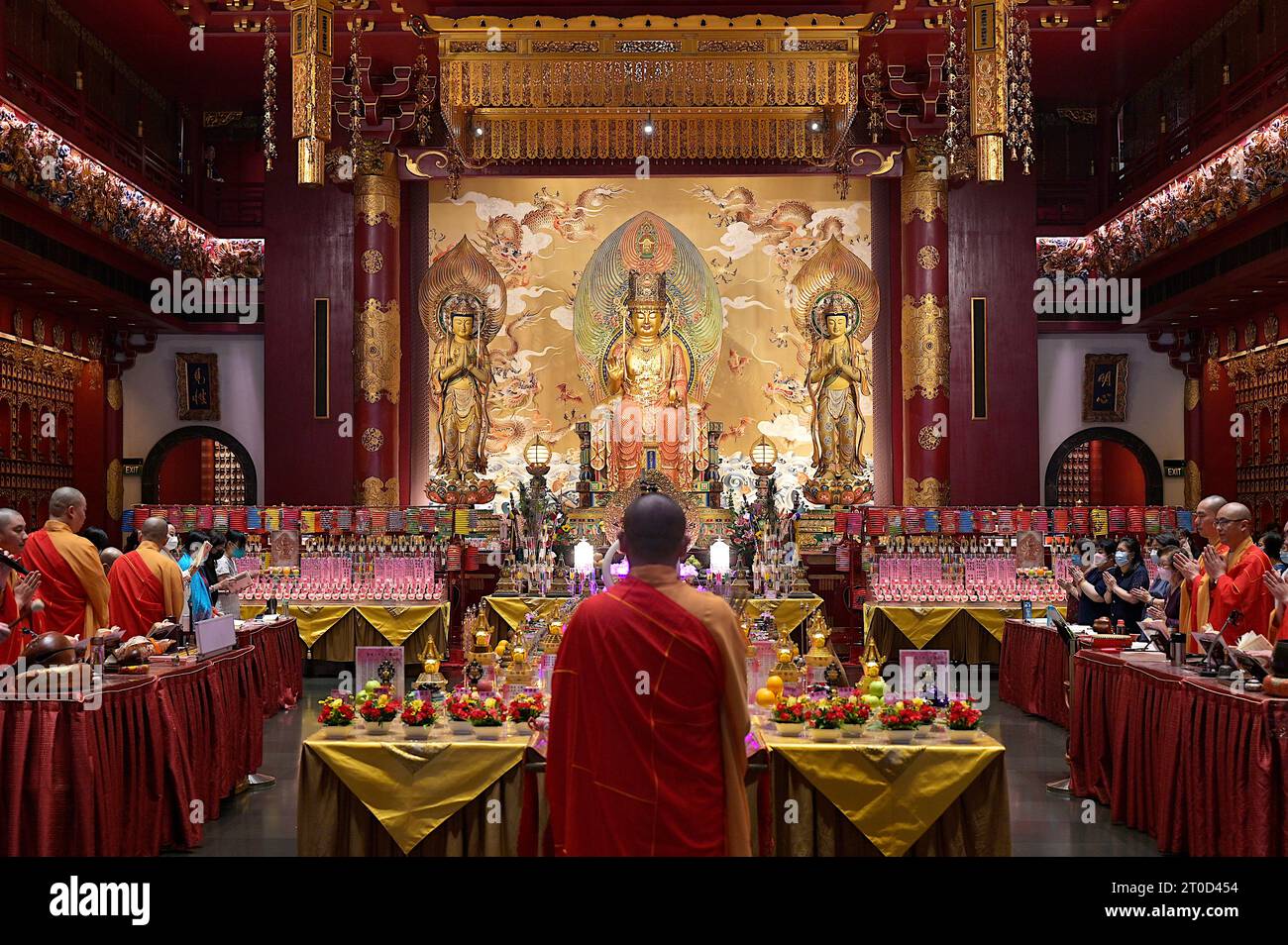 Morning prayer session at the Hundred Dragon Hall of the Buddha Tooth ...