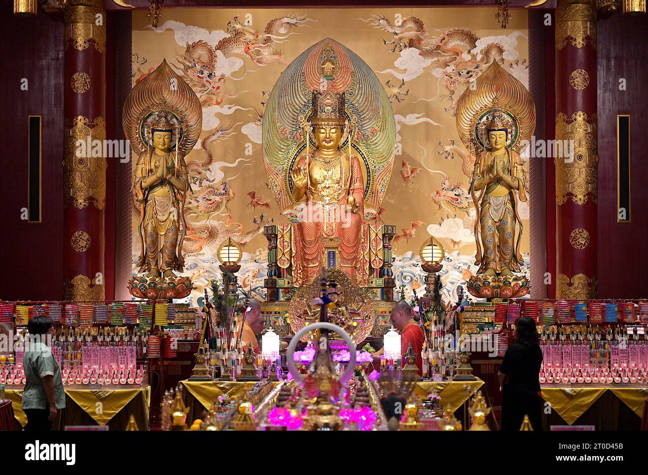 The Hundred Dragon Hall at Buddha Tooth Relic Temple features a 15-feet ...
