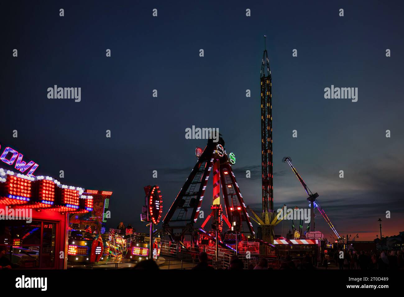 Fairground attractions hi-res stock photography and images - Alamy