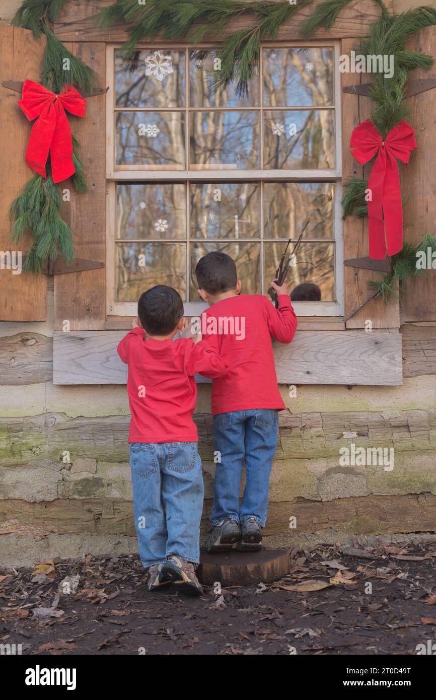 Child peeking window hi-res stock photography and images - Alamy