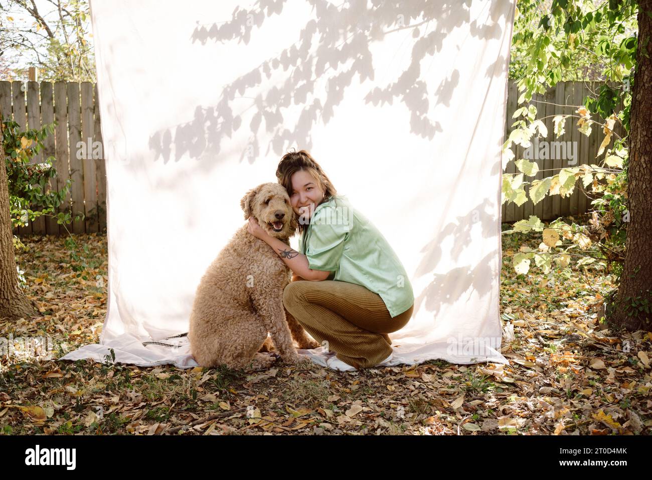 Sharing a hug hi-res stock photography and images - Alamy