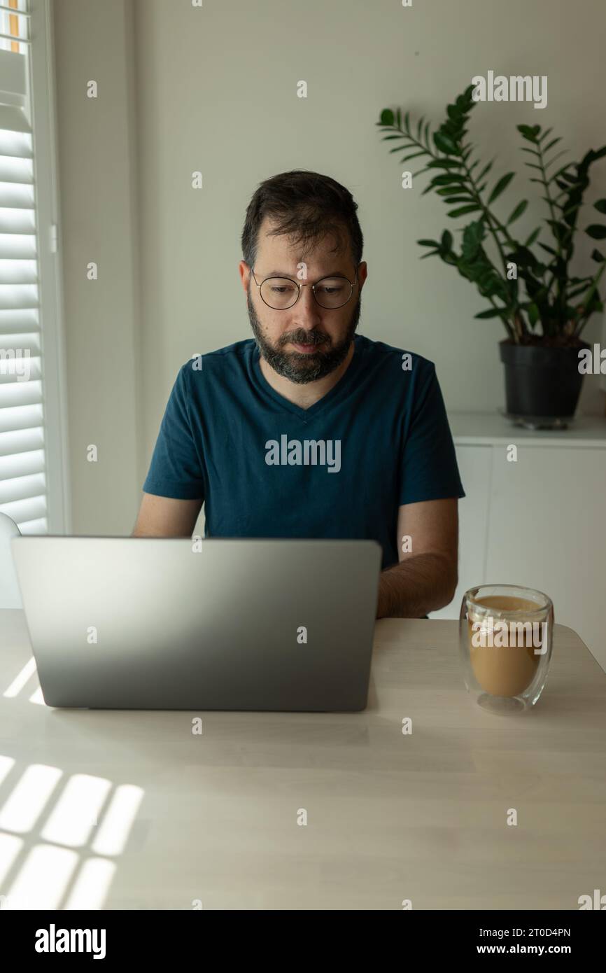 Laptop engagement hi-res stock photography and images - Alamy