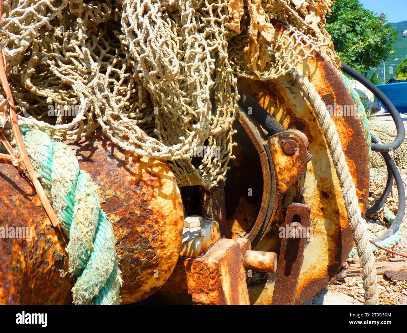 Metal rusting bollard with heavy green ropes on a ship Stock Photo - Alamy