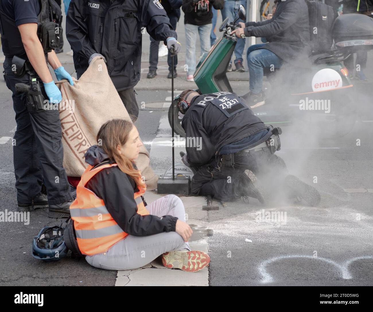 Stop glue hi-res stock photography and images - Alamy