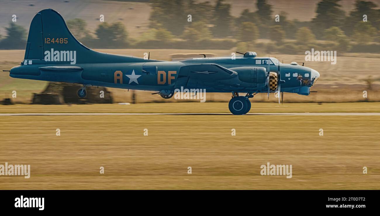 Warbird airshow Duxford Stock Photo - Alamy