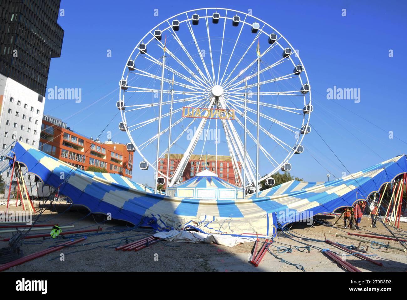 Muenchen 05.10.2023 Werksvietel Mitte Circus Roncalli Aufbauarbeiten ...