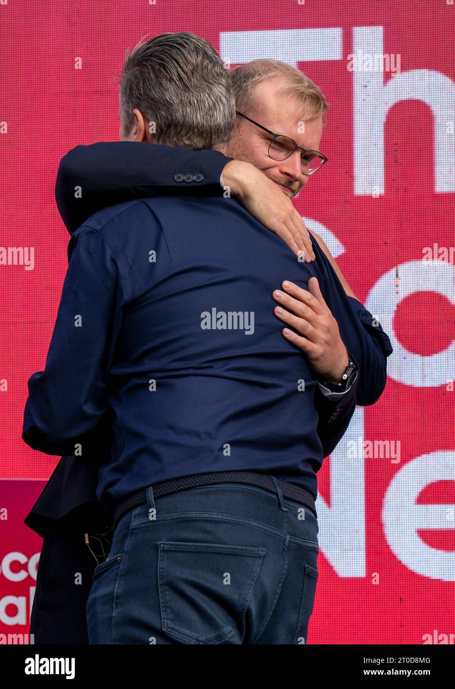 Labour leader Sir Keir Starmer gives new Labour MP for Rutherglen and ...