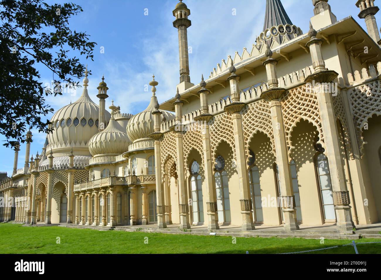 Tour guide brighton hi-res stock photography and images - Alamy