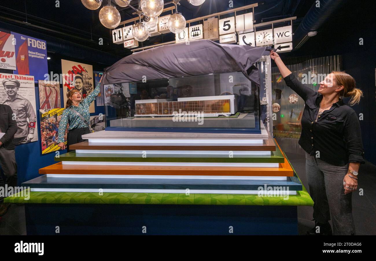 Berlin, Germany. 06th Oct, 2023. The 1:125 scale model of the Palace of ...