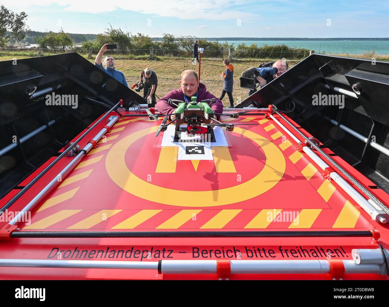 06 October 2023, Saxony, Elsterheide: Michael Denk from the company ...